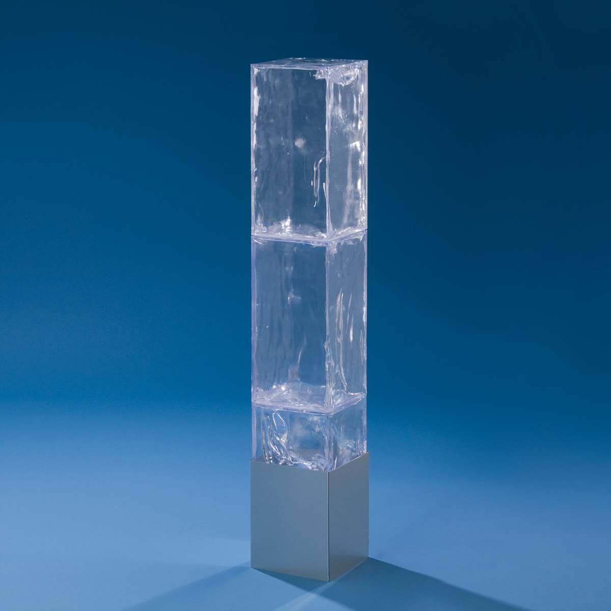 Decorative ice pillar: with integrated lighting